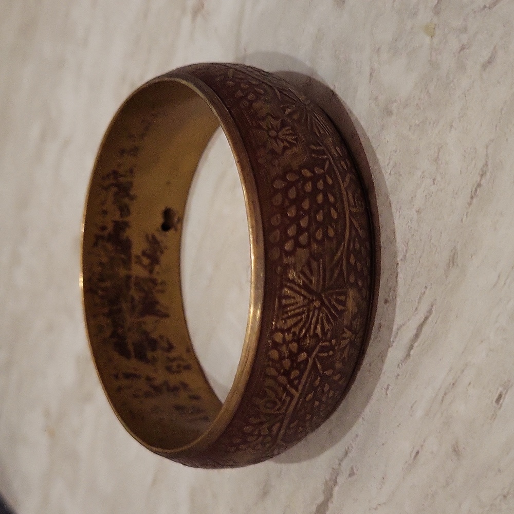 Embossed Bracelet - Gem